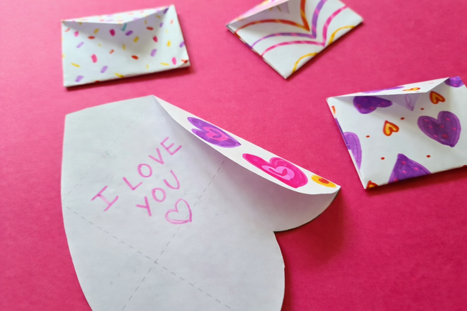 Garland of heart-shaped envelopes for Valentine’s Day - Maped Helix SA